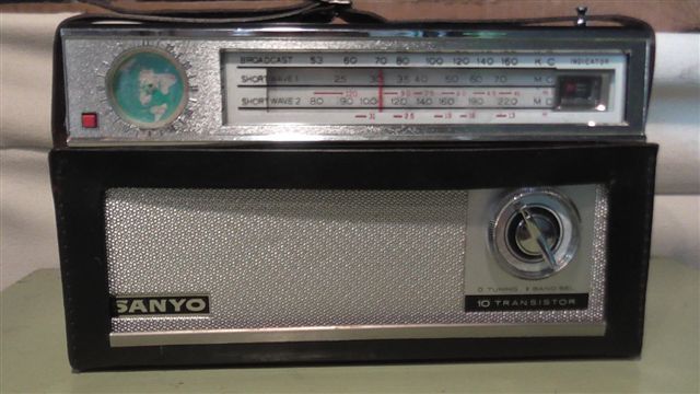 James’ vintage transistor radio collection | The SWLing Post