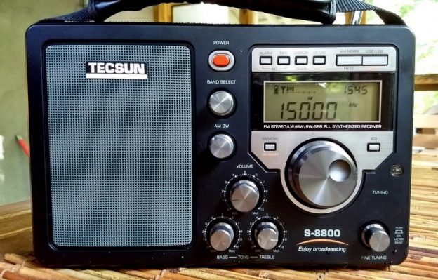 A detailed review of the Tecsun S-8800 and comparison with the Tecsun ...