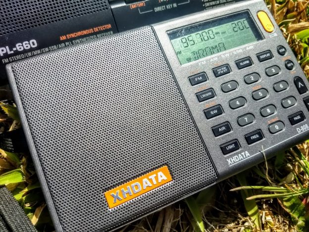 A detailed review of the XHDATA D-808 and comparison with the Tecsun PL ...