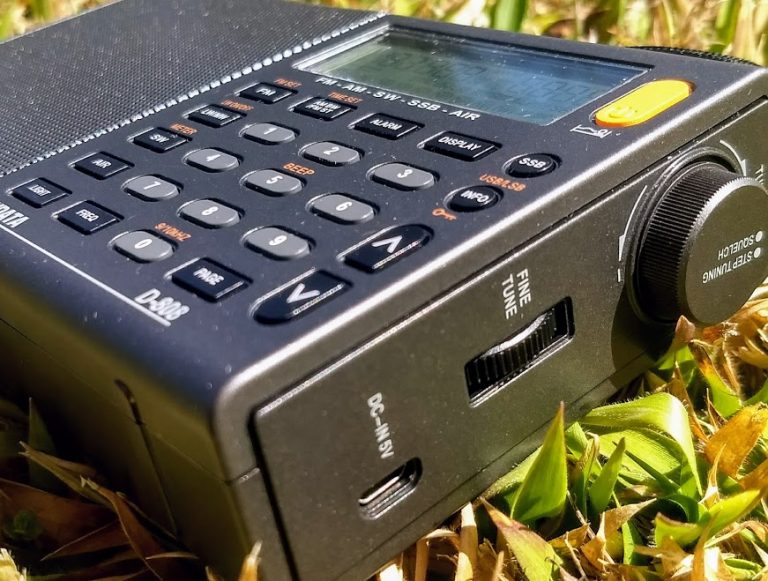 A detailed review of the XHDATA D-808 and comparison with the Tecsun PL ...