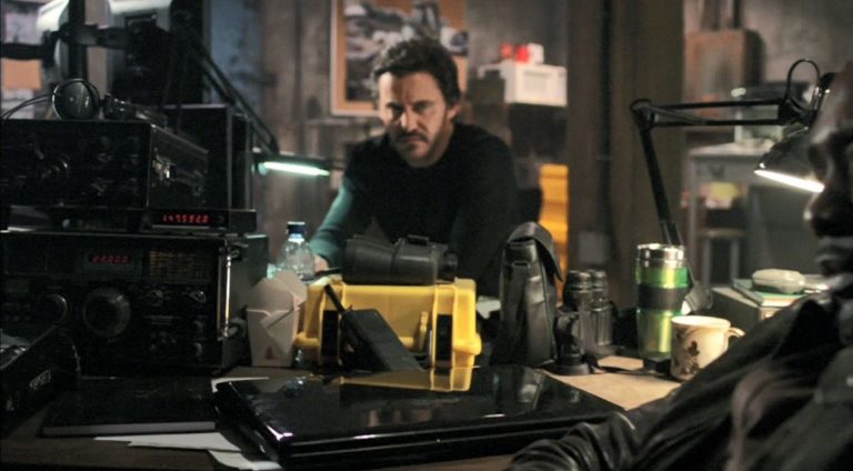 Radios spotted in “V” Sci-Fi Series | The SWLing Post