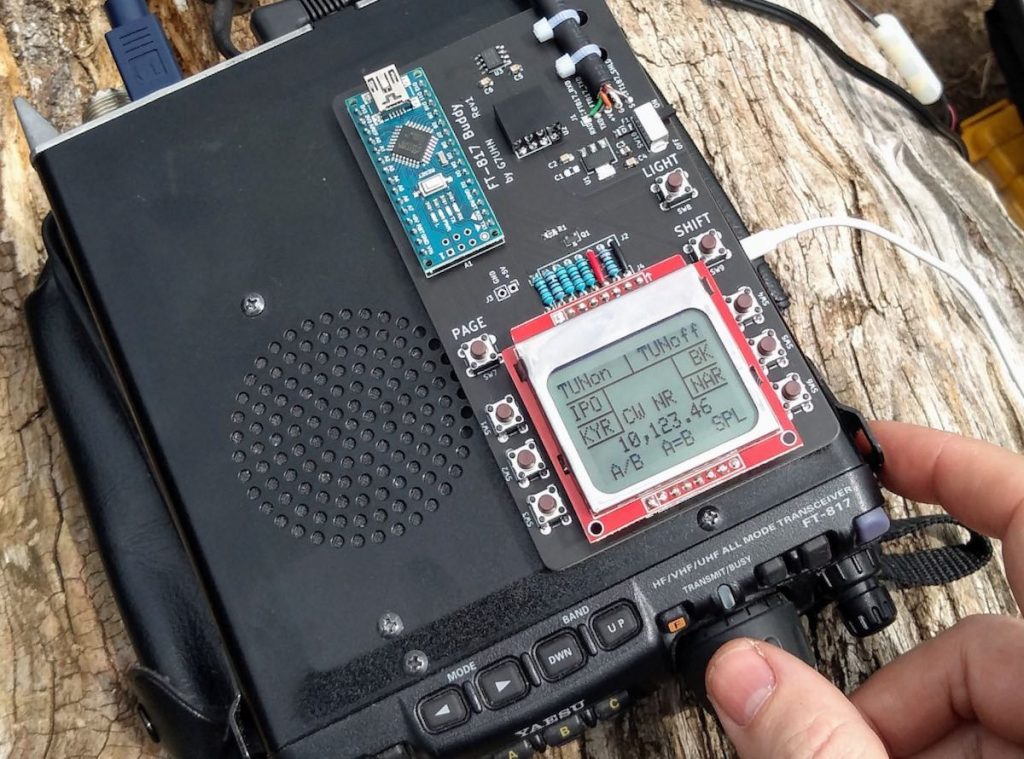 Andy builds a genius companion control display for the Yaesu FT-817 ...