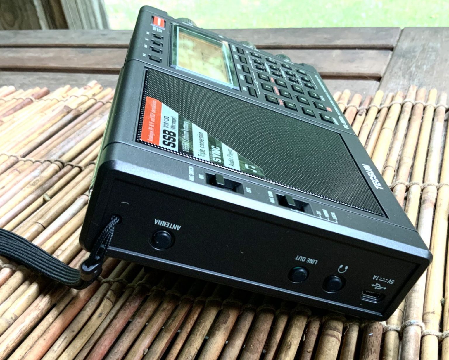 Detailed photos of the Tecsun PL-990x and difference between it and the PL-990 | The SWLing Post