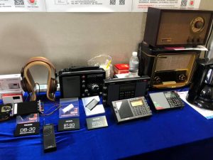 Tecsun Table Shot | The SWLing Post