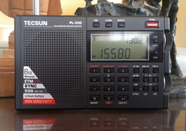 Dan reviews the Tecsun PL-330 portable shortwave radio | The SWLing Post
