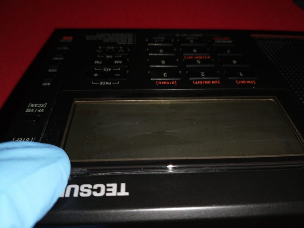 Jason seeks advice about hazy PL-680 LCD screen | The SWLing Post