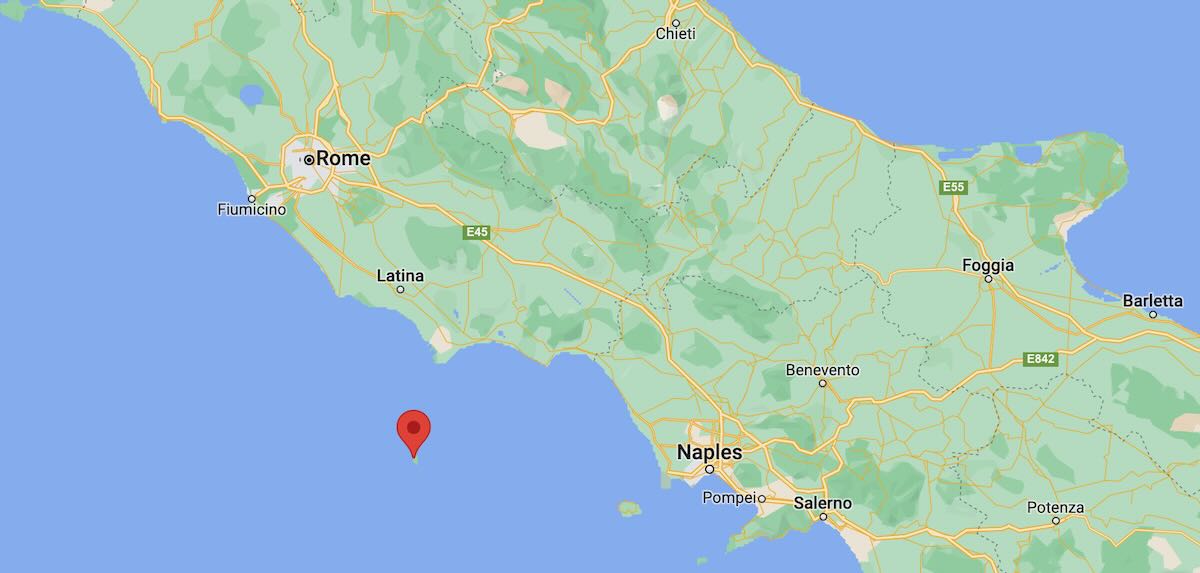 Giuseppe’s Ponza Island DXpedition with the Icom IC-705 | The SWLing Post