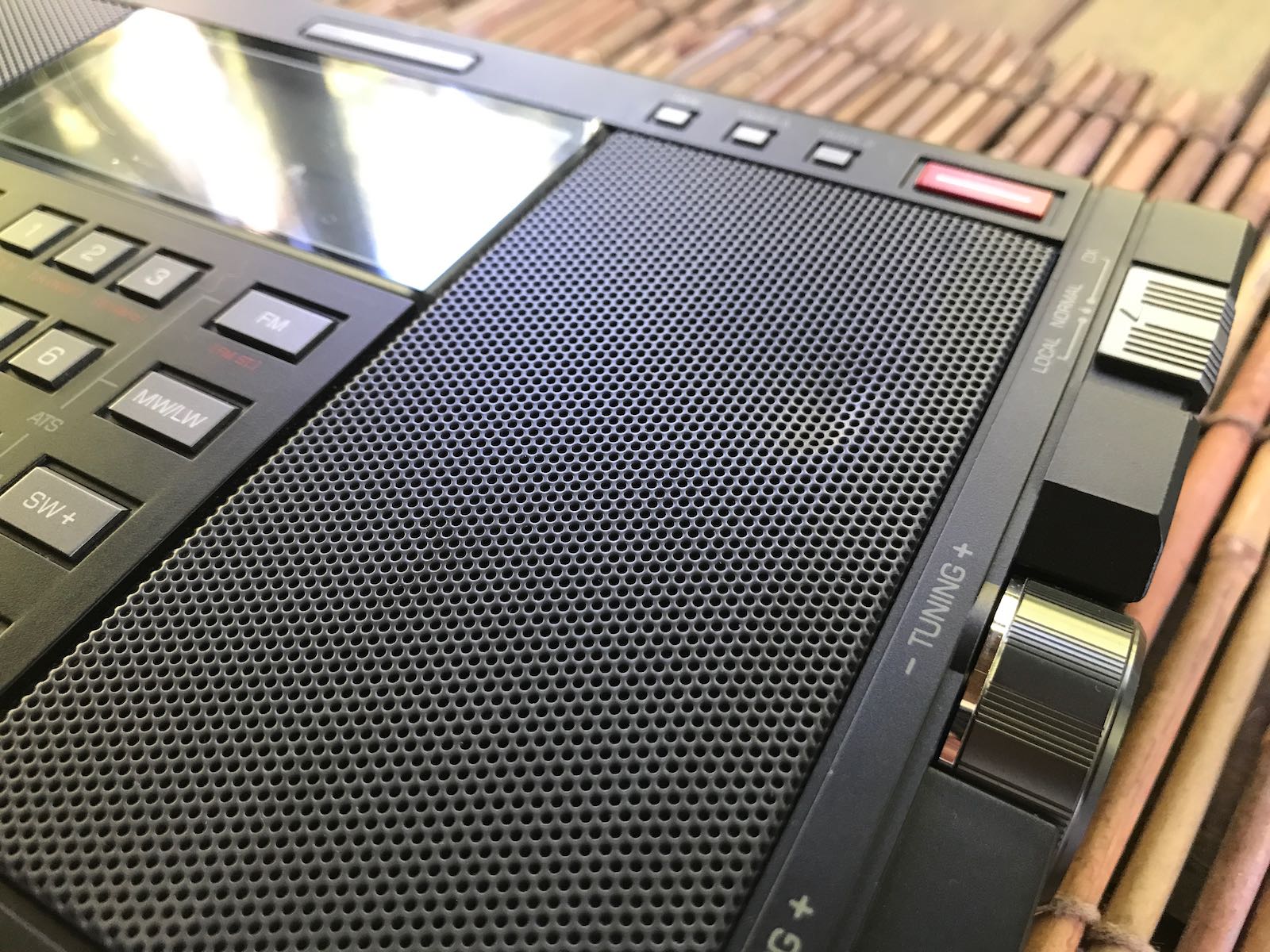 A review of the Tecsun H-501x portable shortwave radio receiver | The SWLing Post