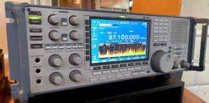 Video: Nick explores the benchmark Icom IC-R9500 | The SWLing Post