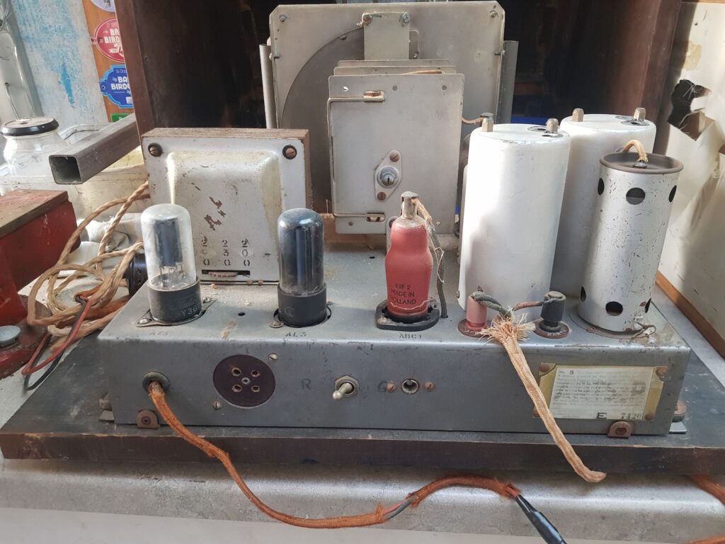 Jerome seeks information about a vintage Howard Radio Co. receiver ...