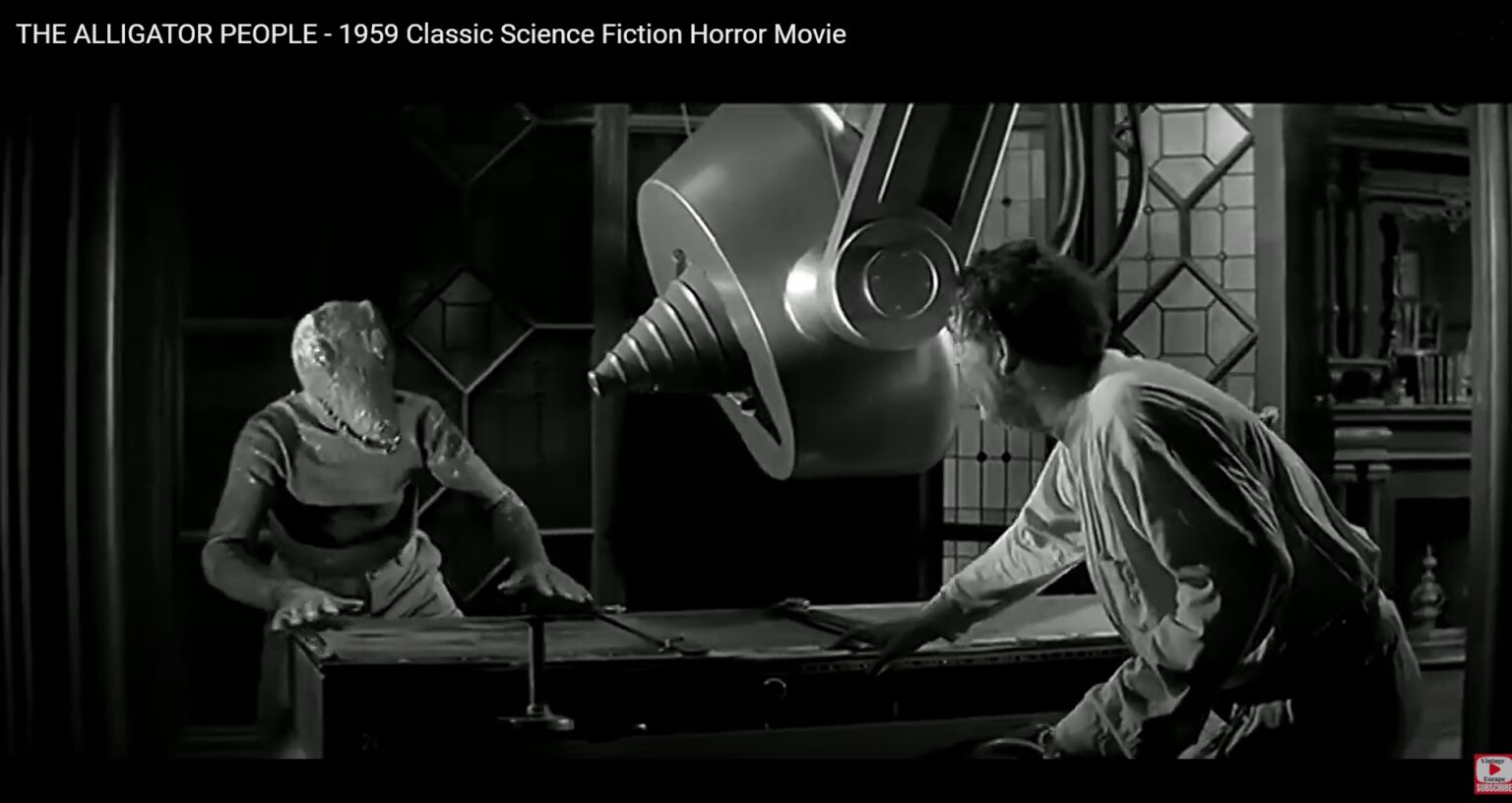 Perry spots a Zenith Transoceanic in “The Alligator People” | The ...