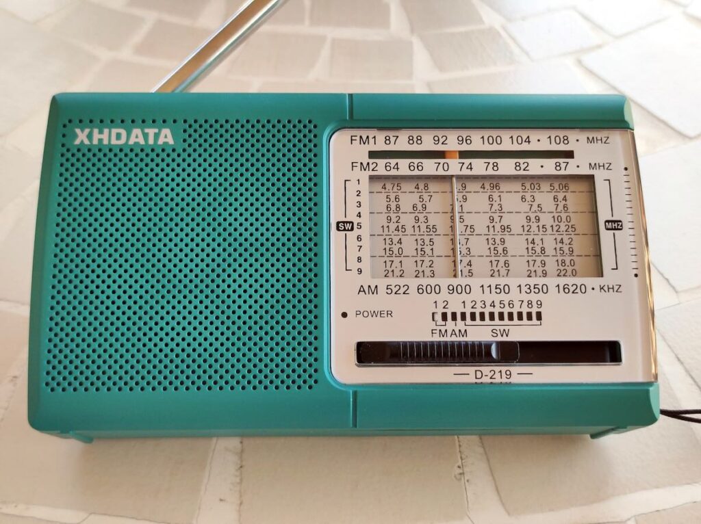 XHDATA D-219: A Classic Budget Shortwave Receiver in Fresh New Colors ...