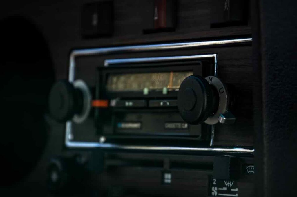 Nuts and Volts: FM Radio Arrives in U.S. Cars in 1958 | The SWLing Post